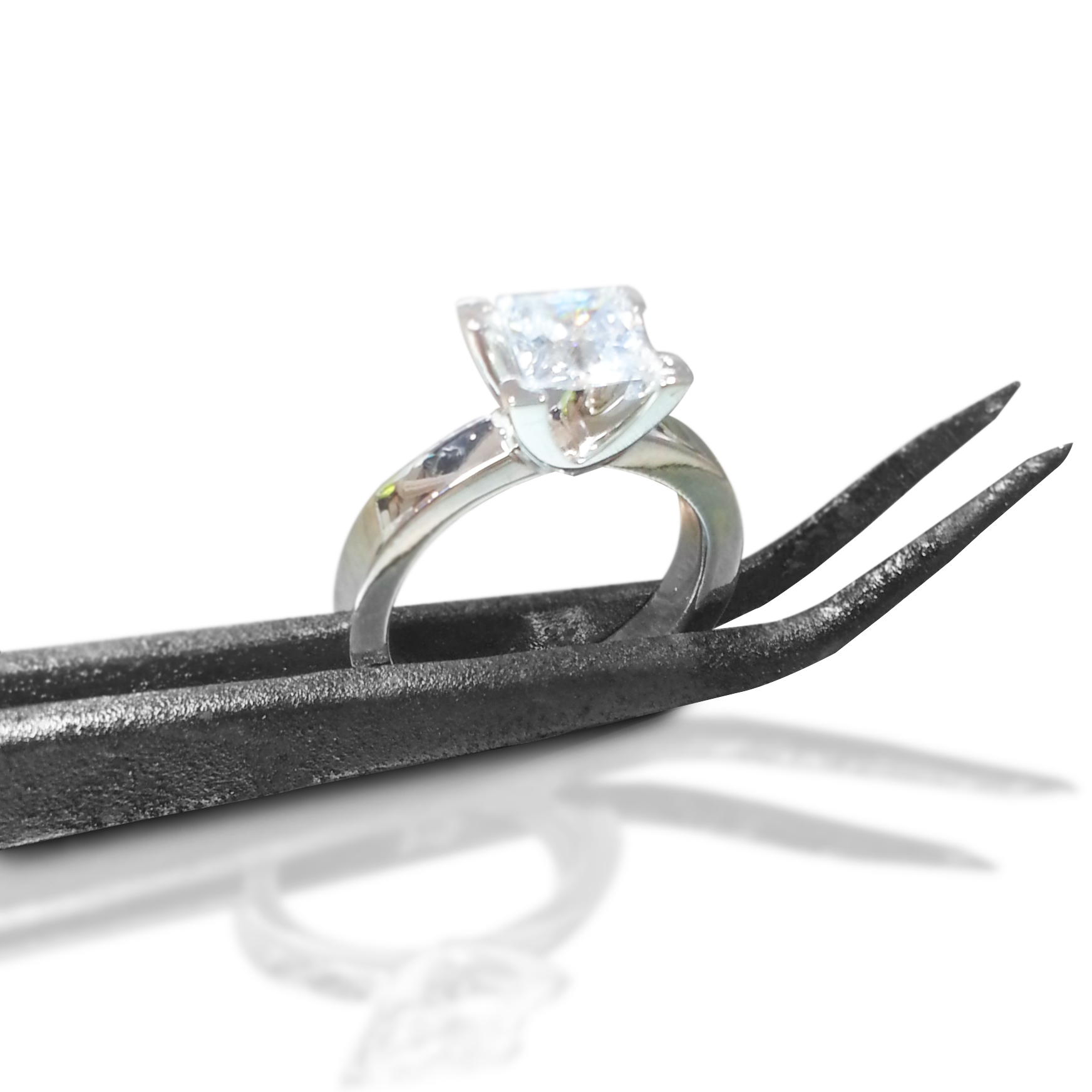 felujitott-feher-hatter - Royal Diamonds